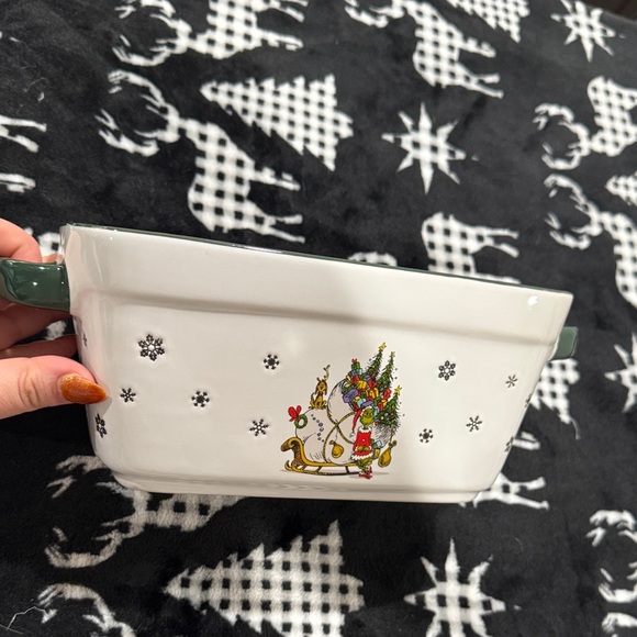 Dr. Seuss | Kitchen | Dr Seuss Grinch White Green Holiday Bakeware ...
